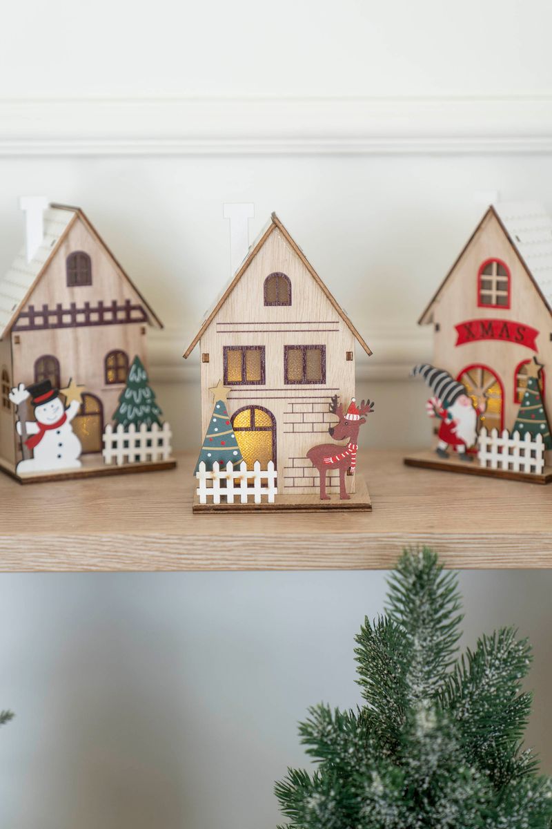 Treby - Hus 15cm m/Reinsdyr - Designhandel.no